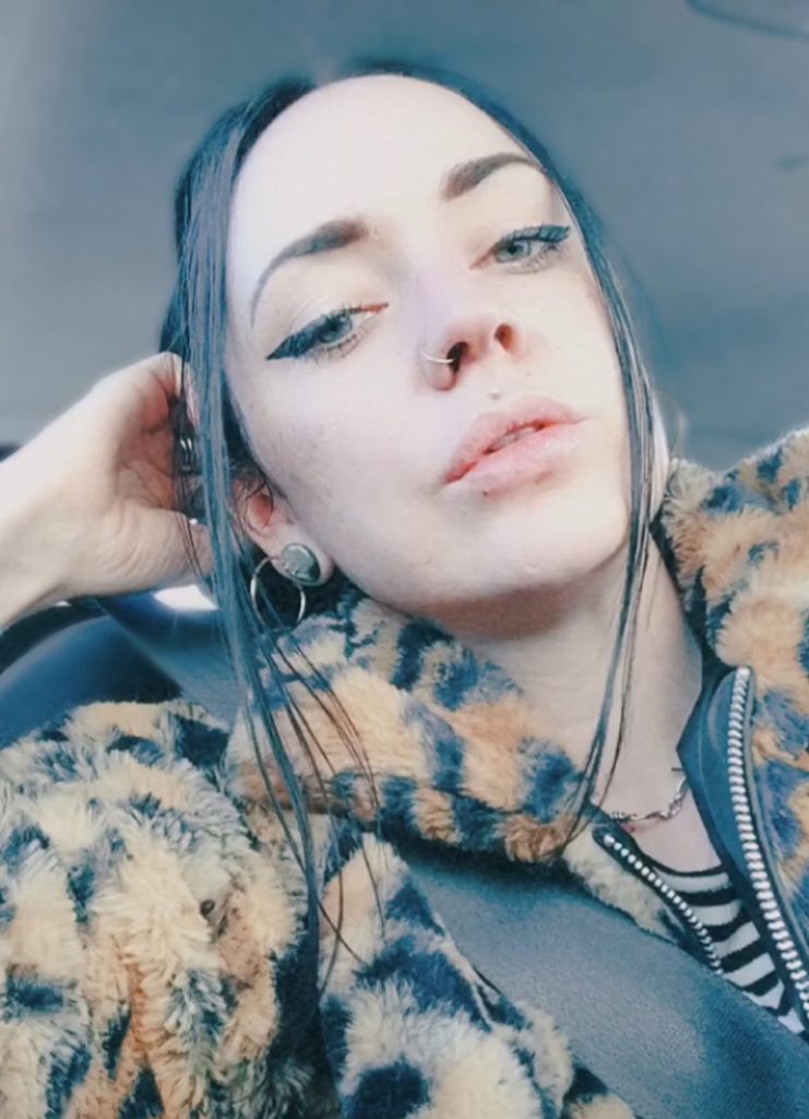 Elle Nash | Full Stop