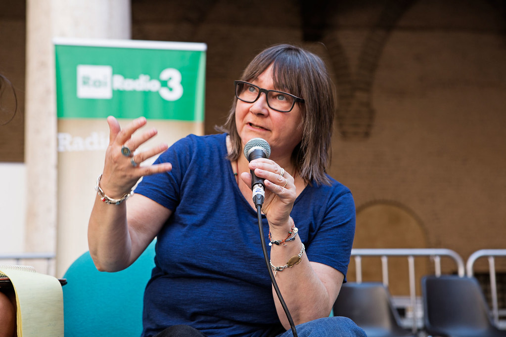 Families Fall Apart While Friendships Flourish in Ali Smith’s Seasonal ...